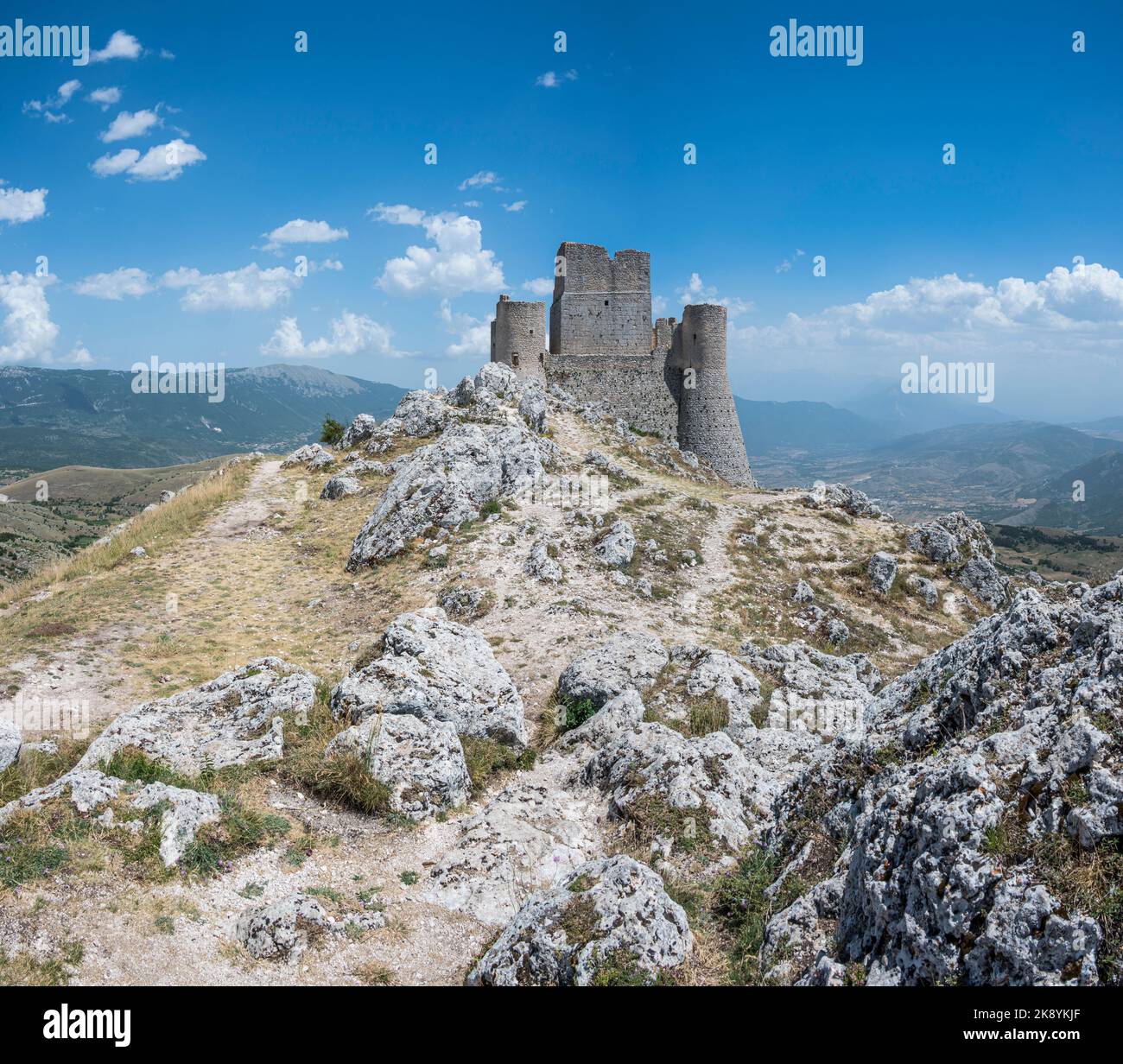 the beautiful castle of Rocca Calascio and where the film Ladyhawke was ...