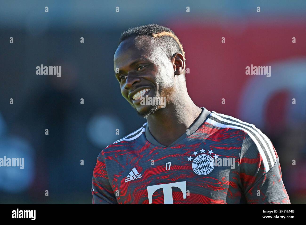 Sadio mane 2022 training hi-res stock photography and images - Alamy