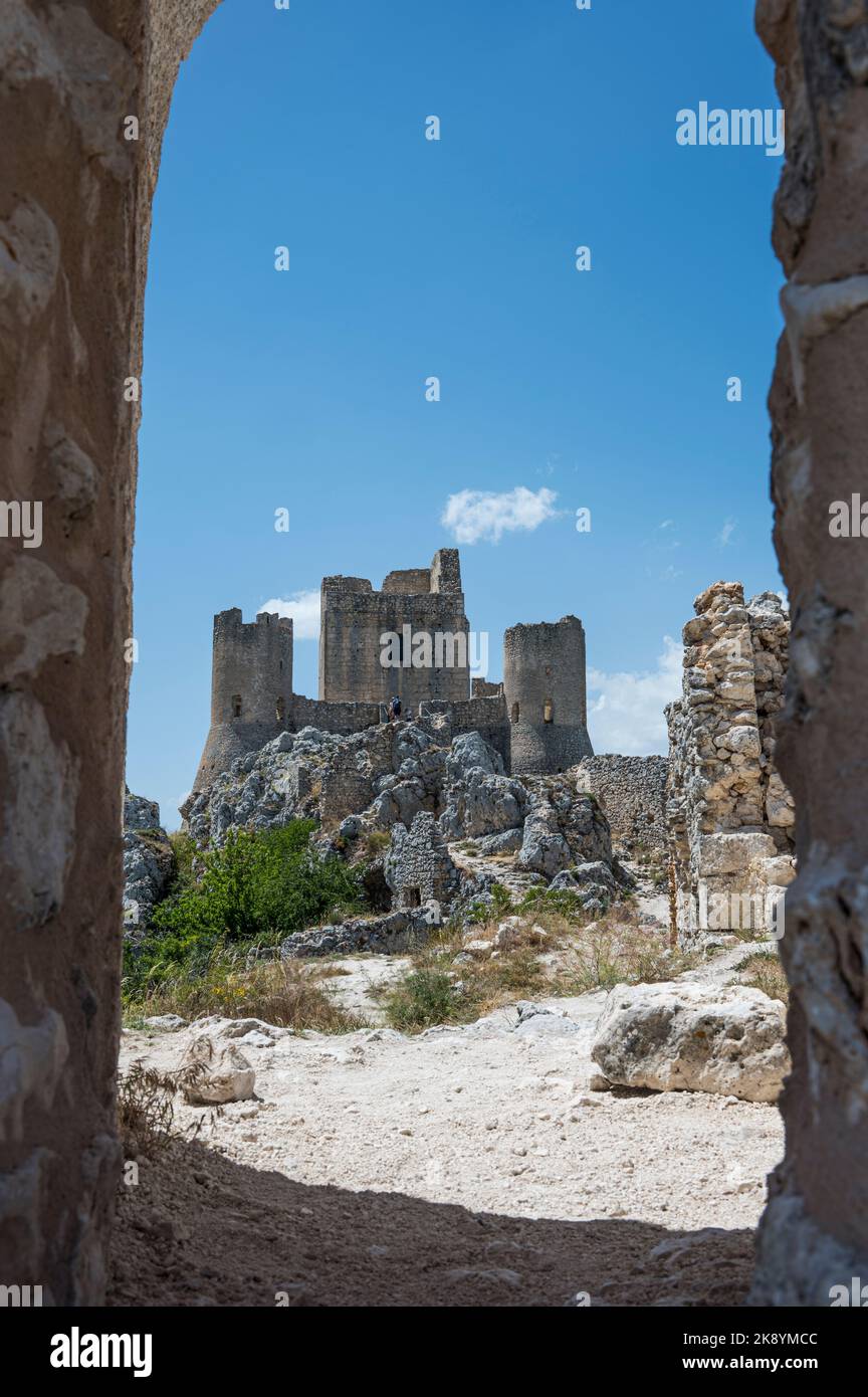 the beautiful castle of Rocca Calascio and where the film Ladyhawke was ...
