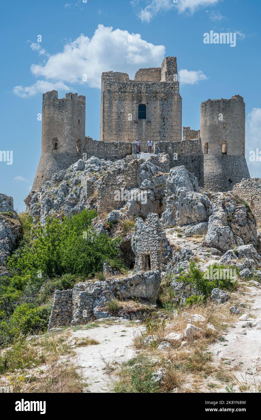 the beautiful castle of Rocca Calascio and where the film Ladyhawke was ...