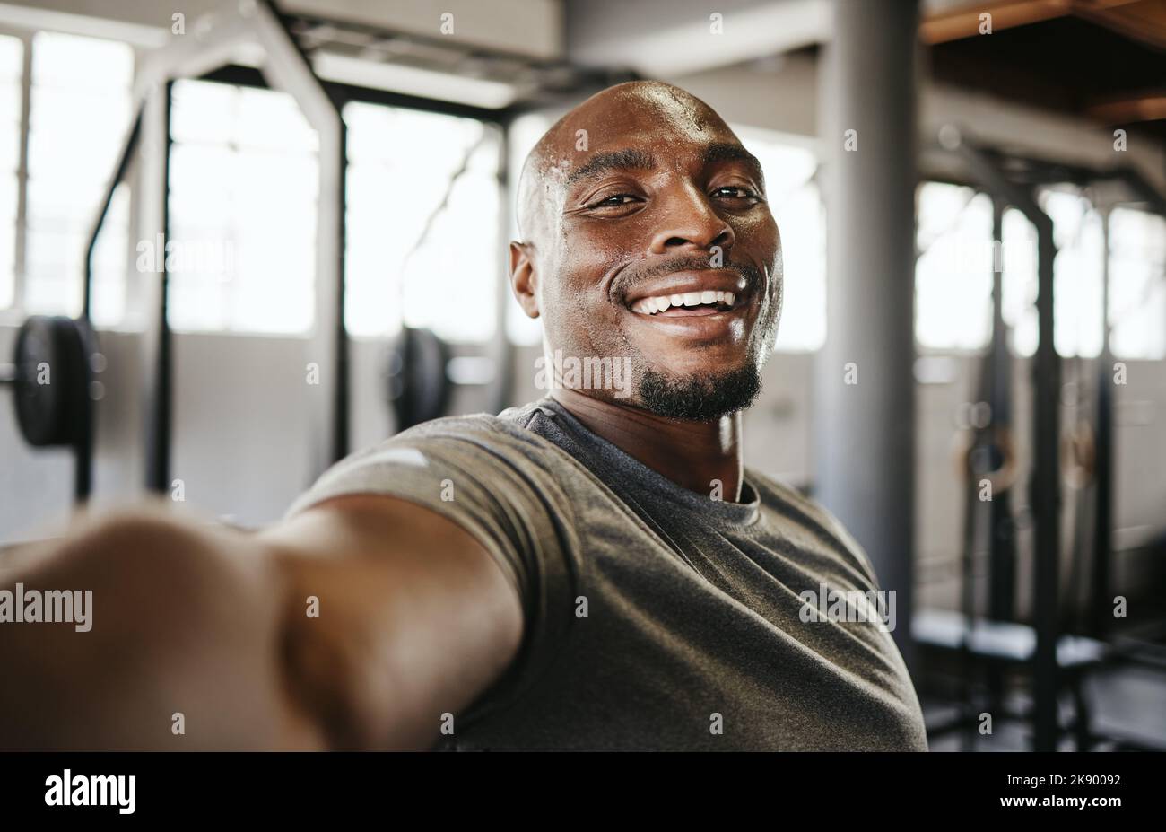Gym selfie male hi-res stock photography and images - Alamy