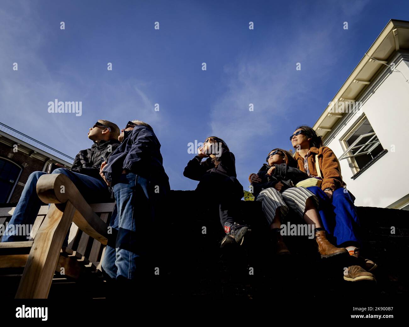 Solar eclipse group glasses hi-res stock photography and images - Alamy