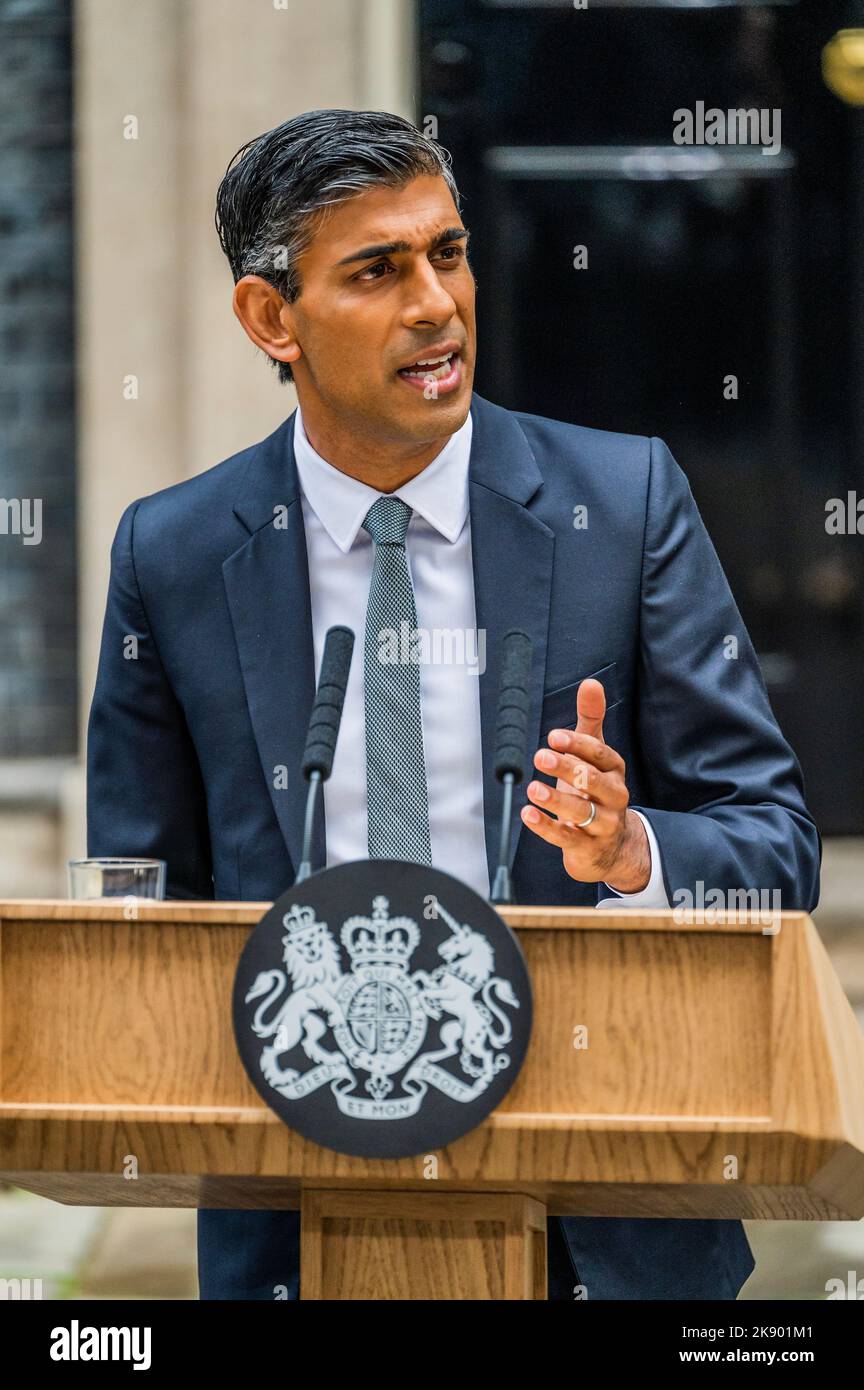 London, UK. 25th Oct, 2022. Rishi Sunak arrives in Downing Street as ...