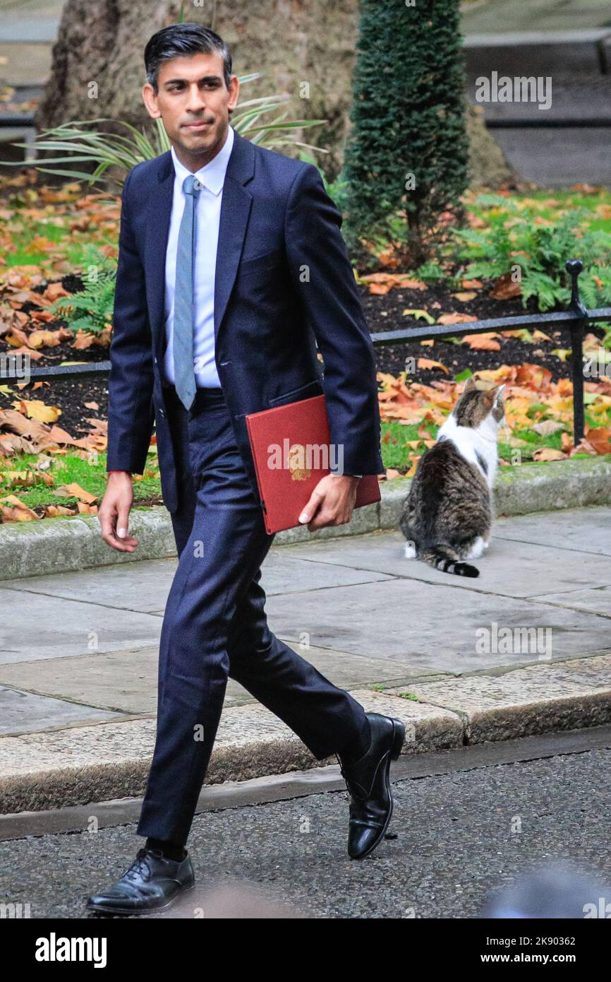 London, UK. 25th Oct, 2022. Larry, the Downing Street Cat, greets the ...