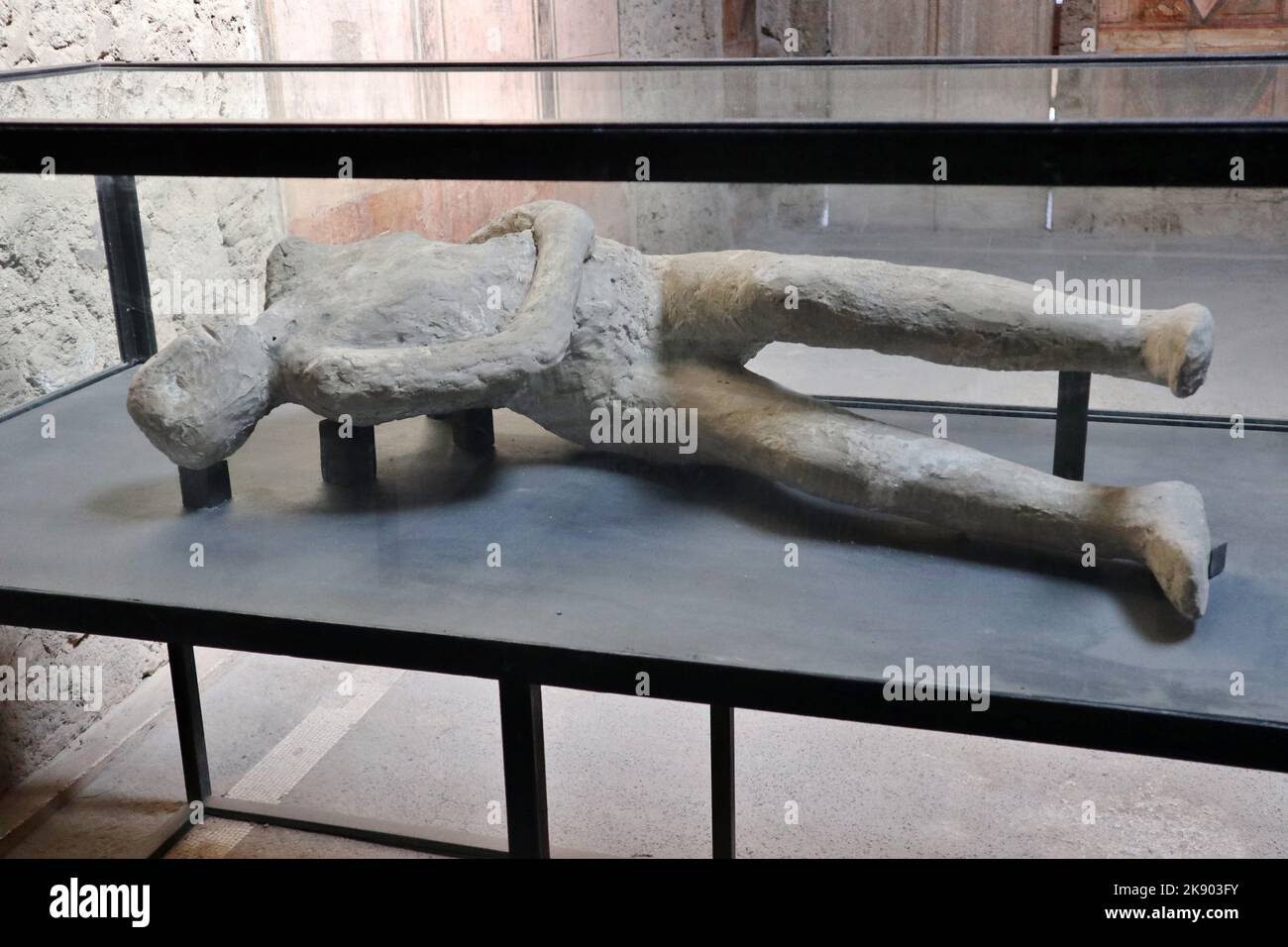 Pompei - Calco in gesso nella Villa dei Misteri Stock Photo - Alamy