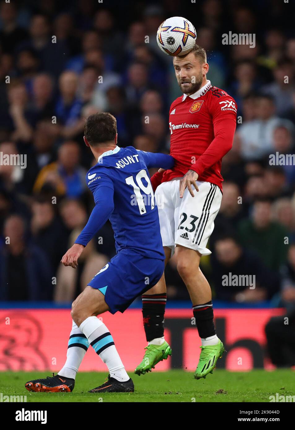Luke Shaw of Manchester United beats Mason Mount of Chelsea - Chelsea v ...