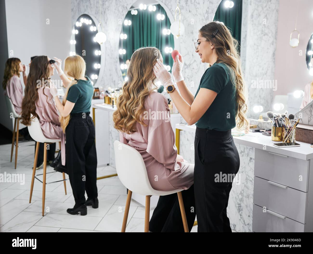 Beauty specialists hi-res stock photography and images - Alamy