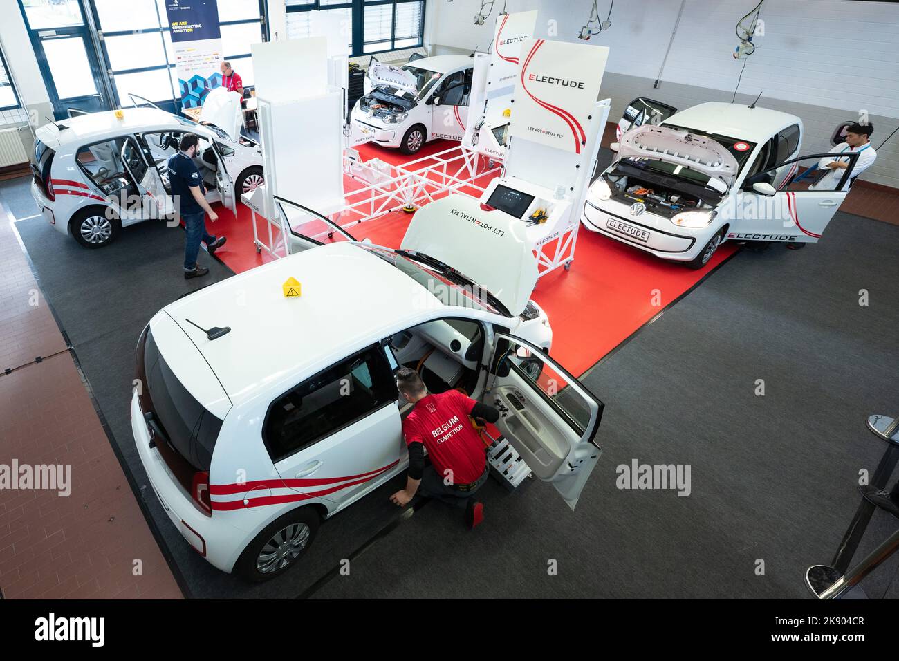 Dresden, Germany. 25th Oct, 2022. Participants in the World ...