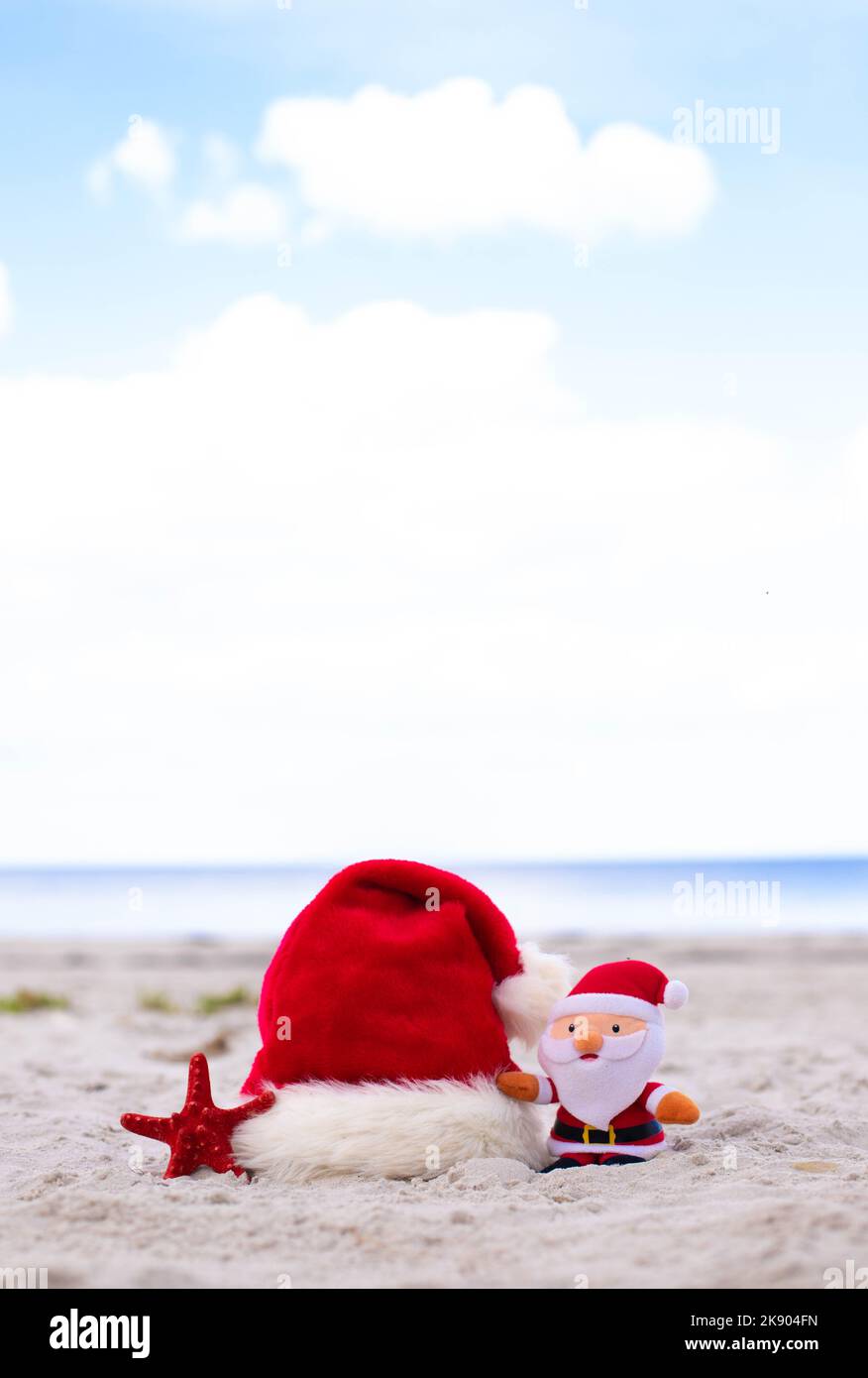 Santa Claus hat,starfish and Santa toy on the beach Stock Photo - Alamy