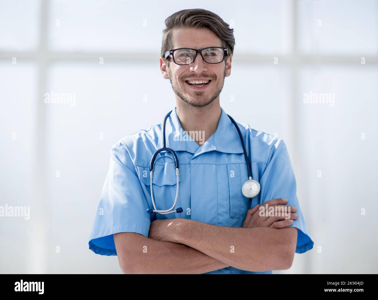 confident surgeon man in blue uniform Stock Photo - Alamy