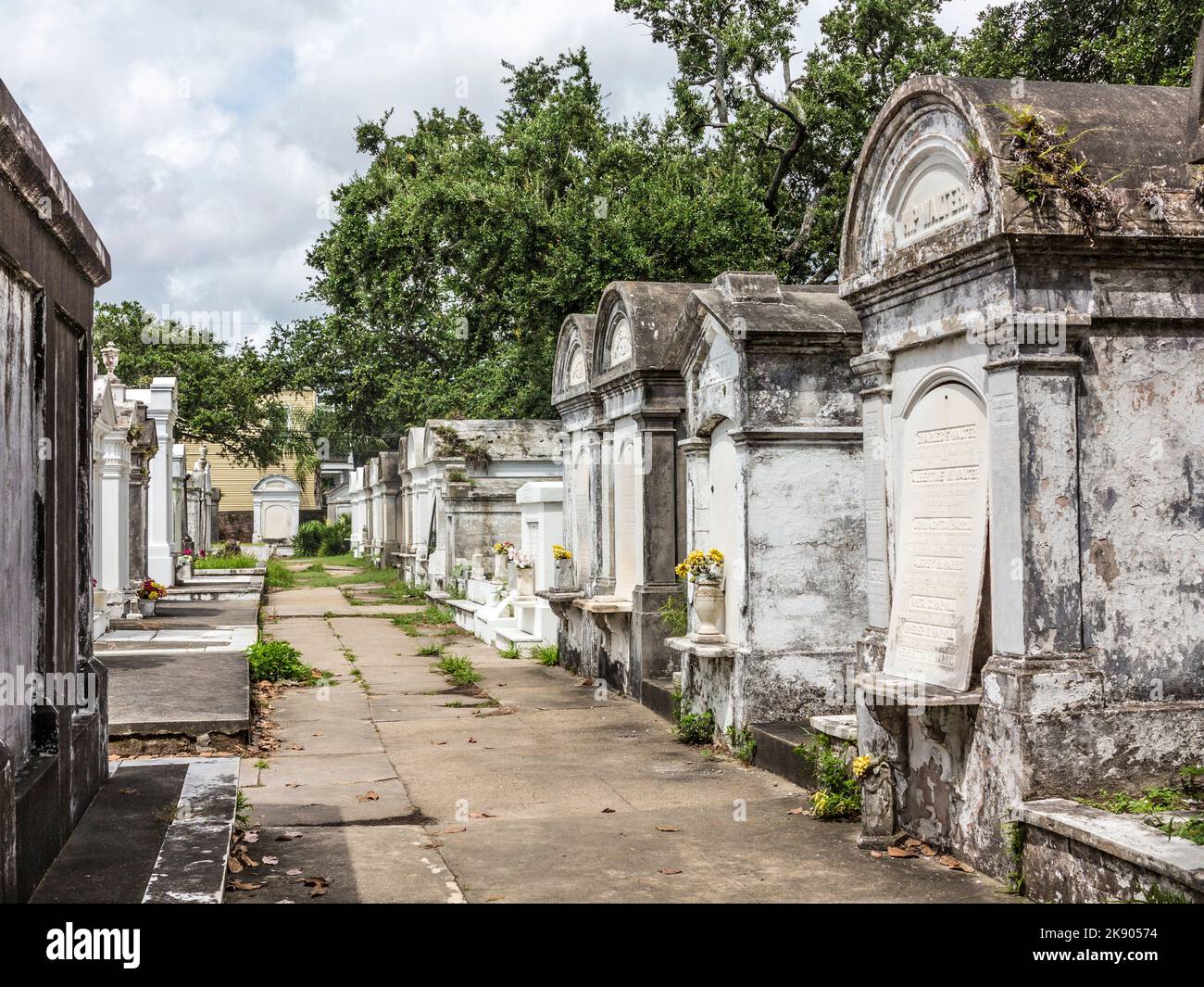 Saint louis cemetery hi-res stock photography and images - Alamy