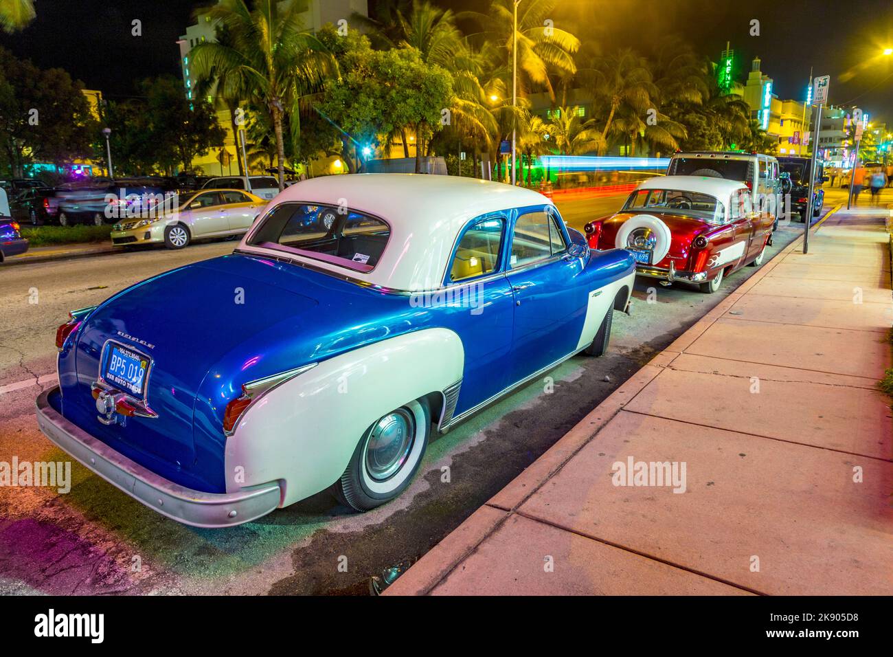 Vintage cars ocean drive miami hi-res stock photography and images - Alamy