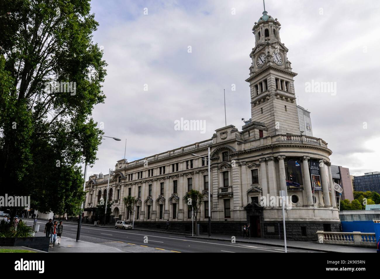 Auckland Town Hall ( Where the Mayor has his office ) in Queen Street ...