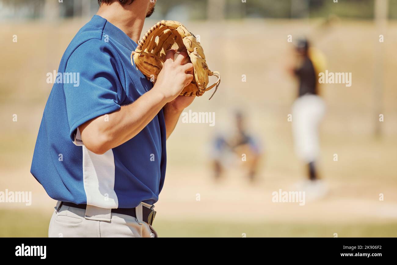 Adult baseball pitcher throwing ball hi-res stock photography and ...