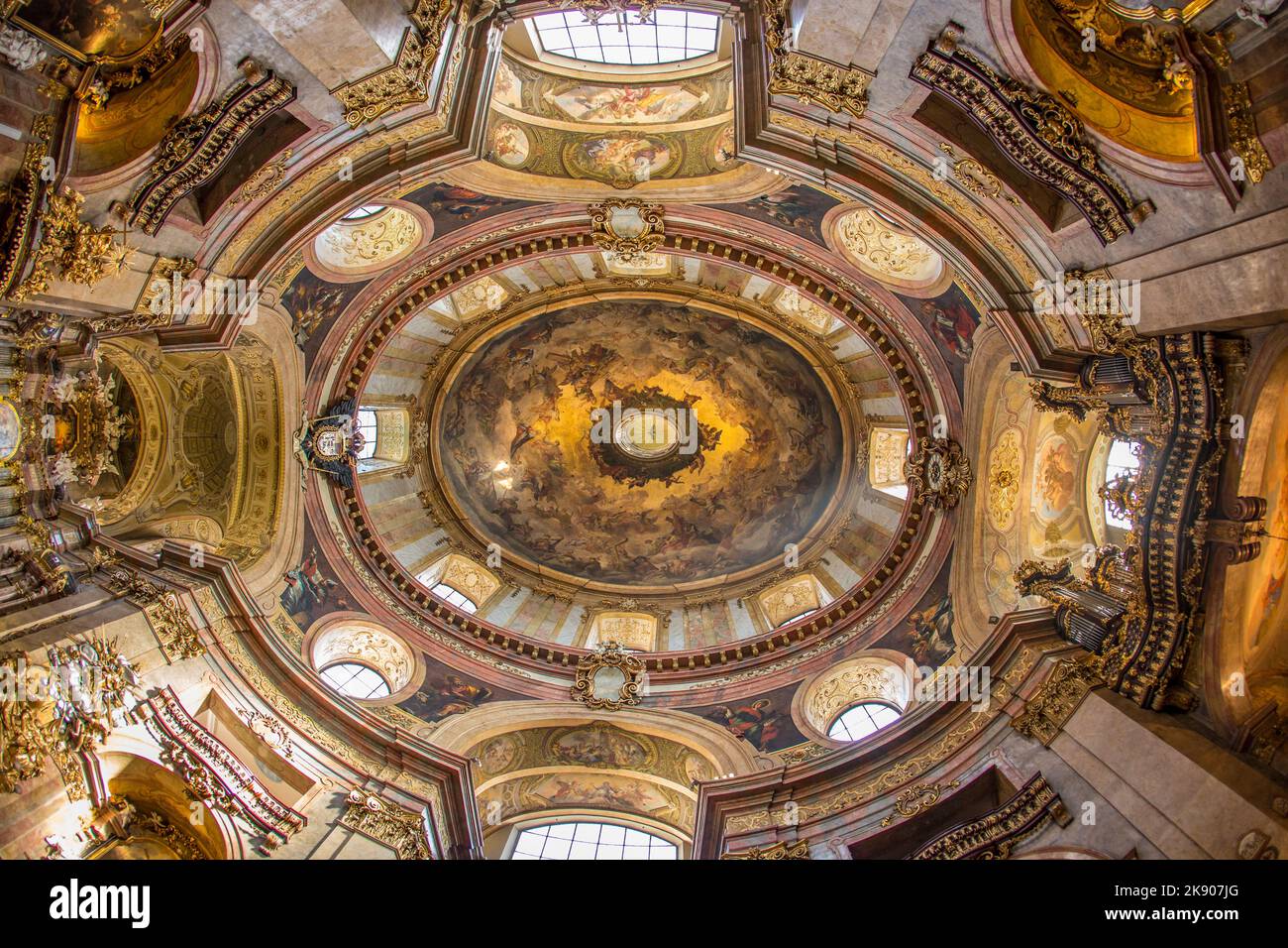 Organ in st peters basilica hi-res stock photography and images - Alamy