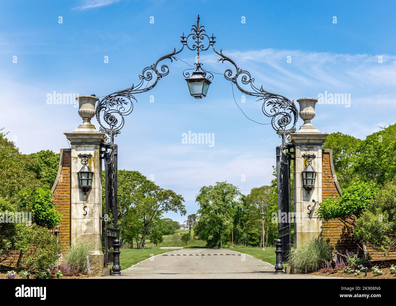 Shinnecok Golf Club gates on Shrubland road Stock Photo - Alamy