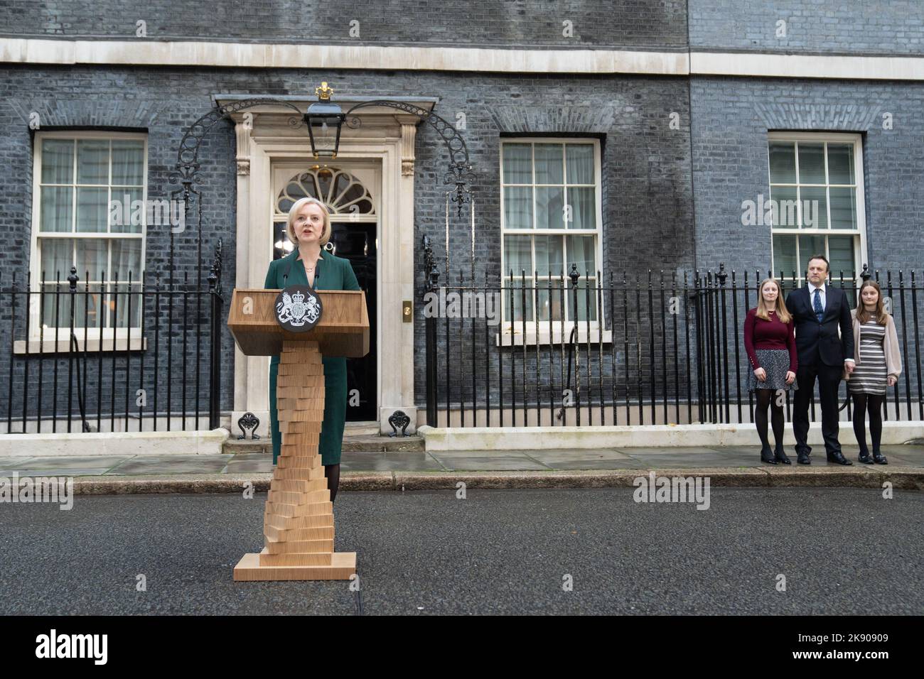 Outgoing Prime Minister Liz Truss making a speech outside 10 Downing ...