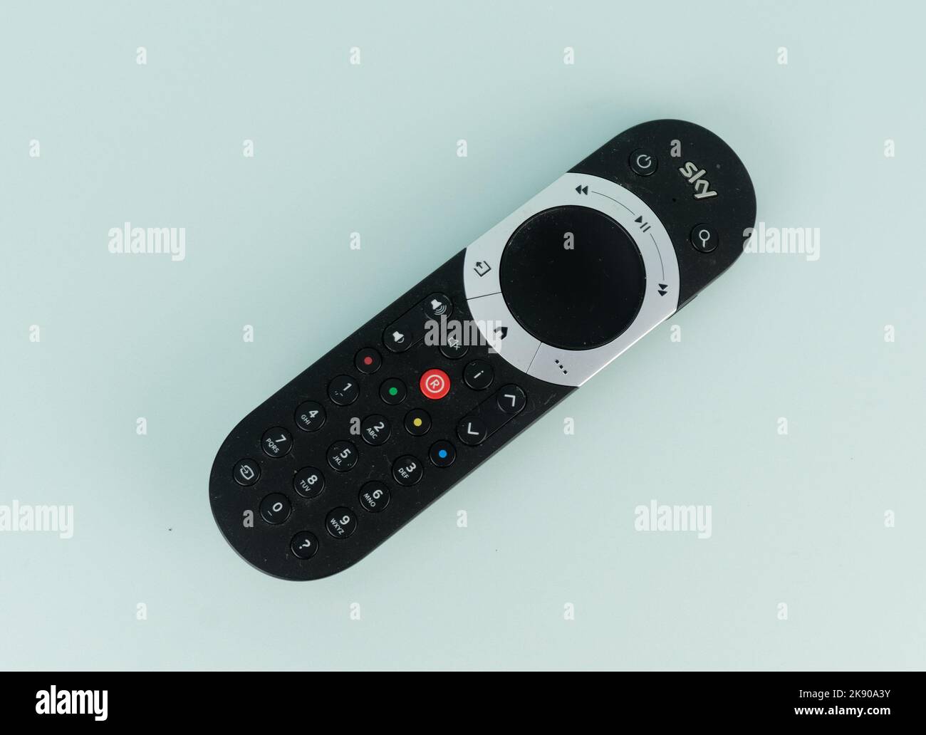 Sky q remote hi-res stock photography and images - Alamy