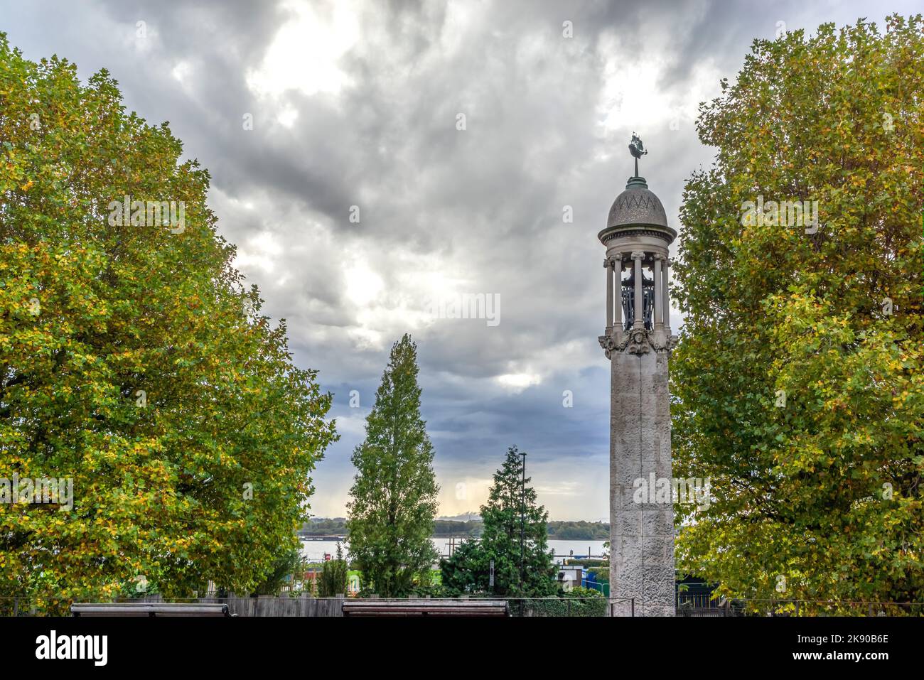 Mayflower Pilgrims Memorial along Town Quay in Southampton, Hampshire ...