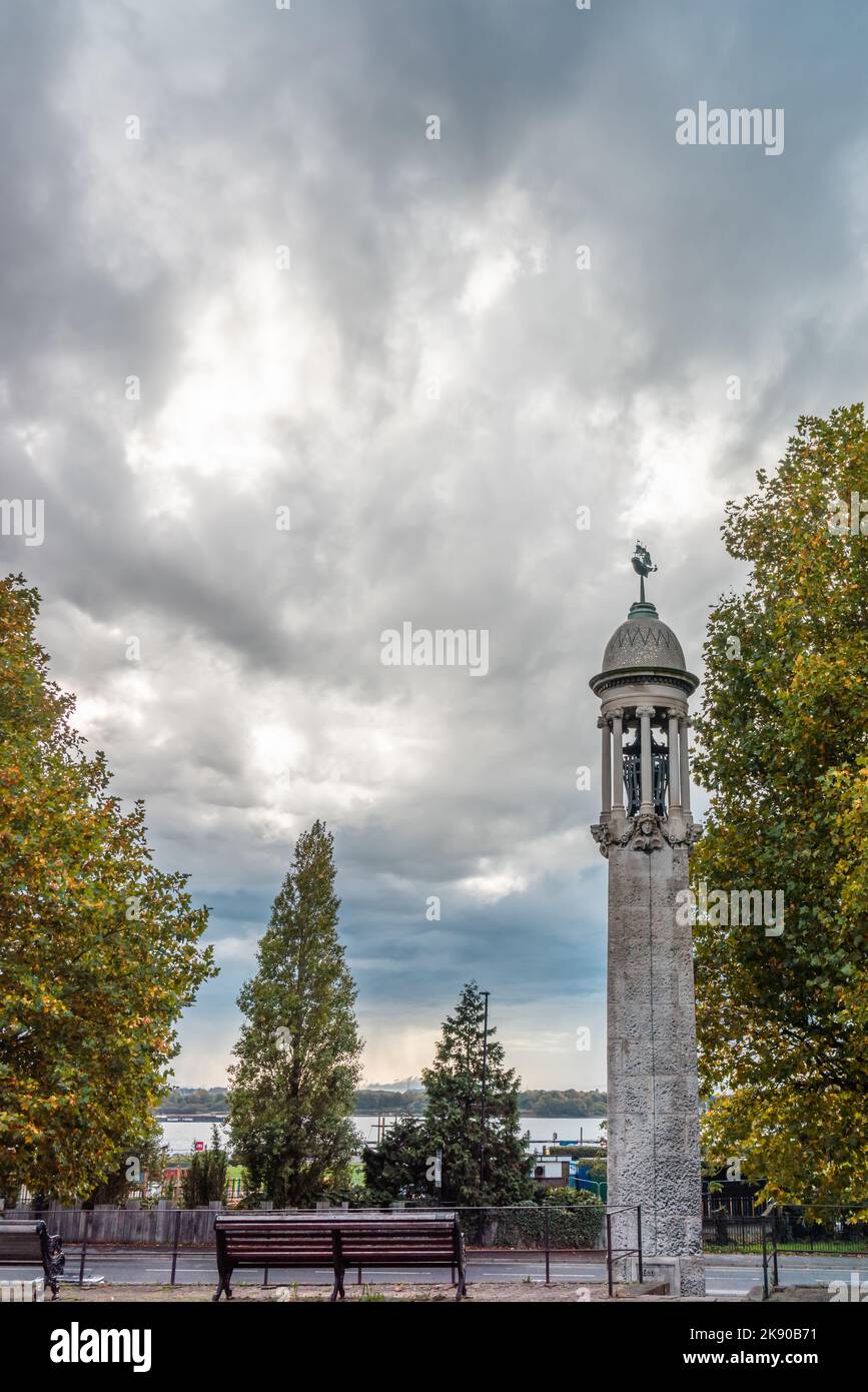 Mayflower Pilgrims Memorial along Town Quay in Southampton, Hampshire ...