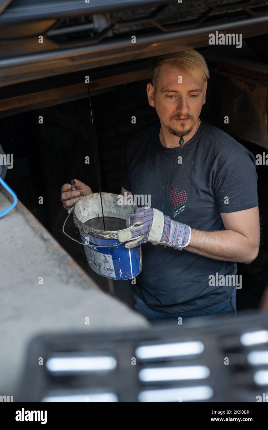 Mechanic services hi-res stock photography and images - Alamy