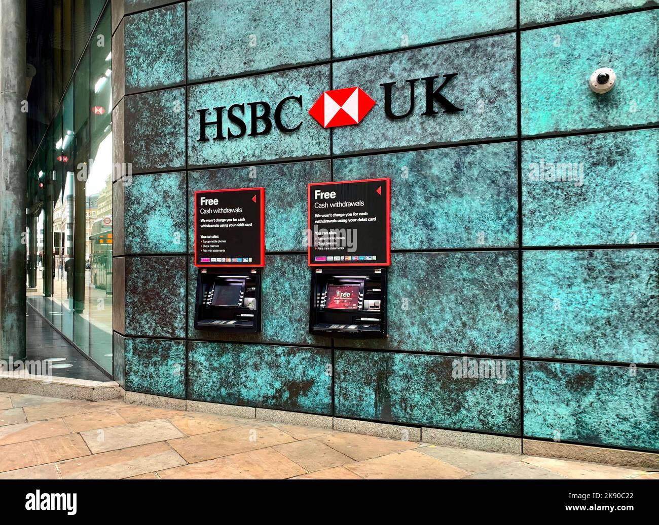 Hsbc atms hi-res stock photography and images - Alamy
