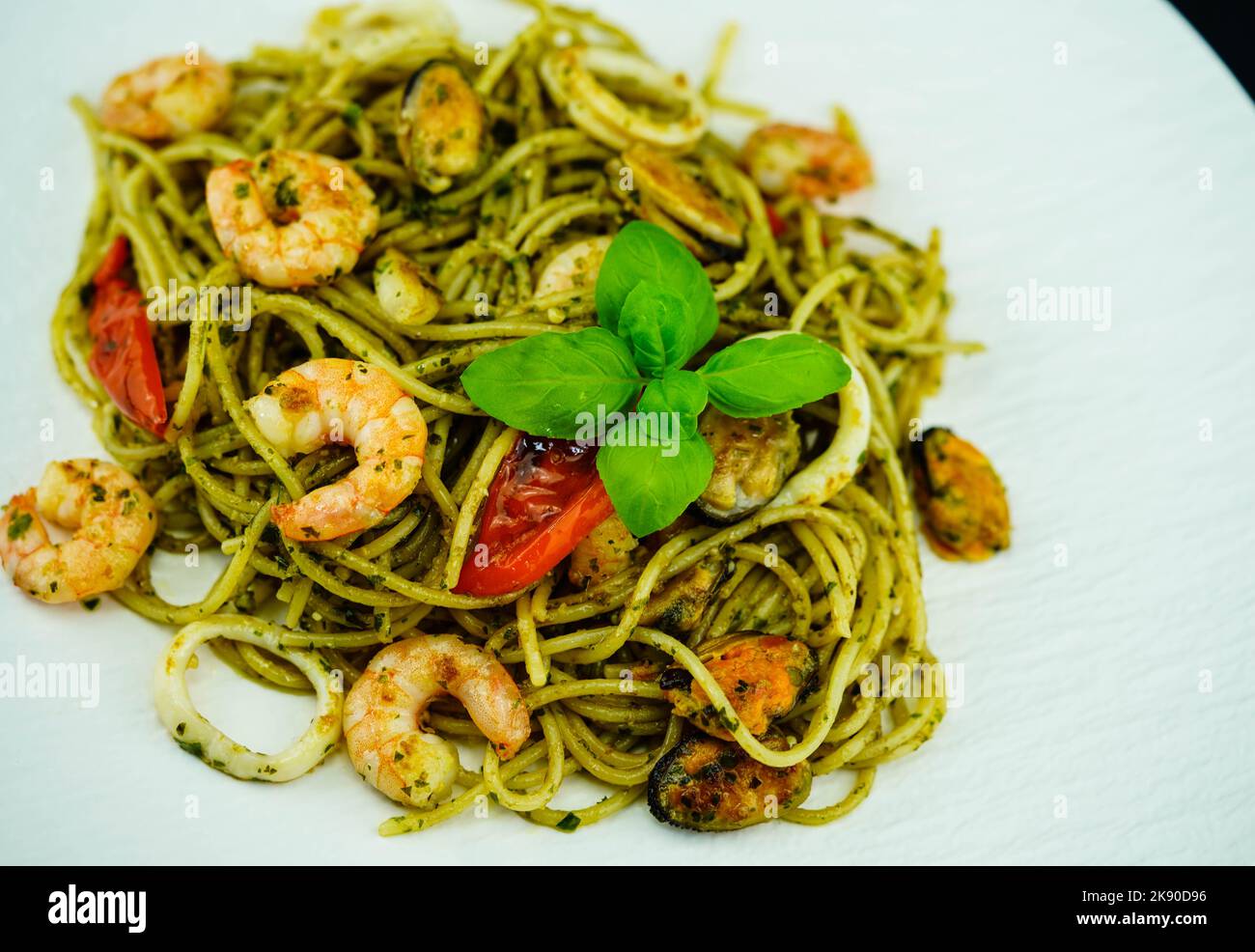 Spaghetti frutti di mare pasta with a seafood mix an Italien speciality ...