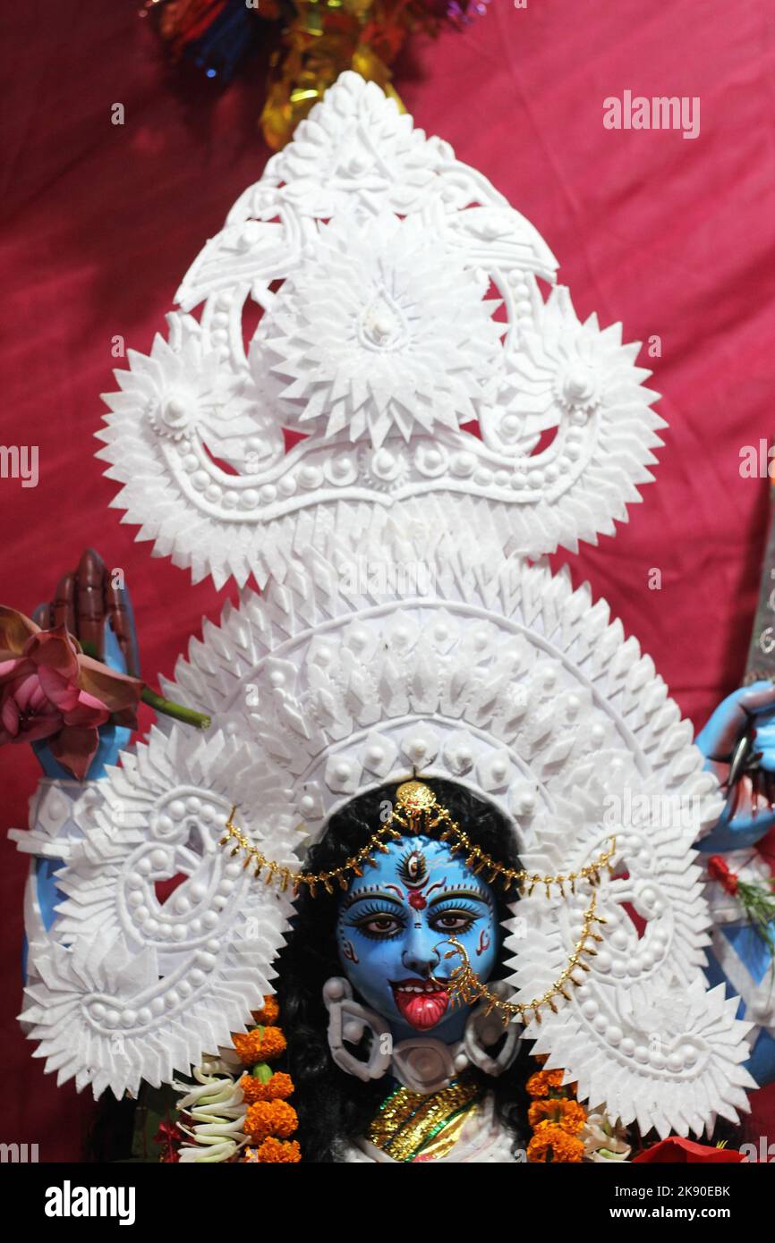 Kolkata, West Bengal, India. 24th Oct, 2022. People of Kolkata are ...