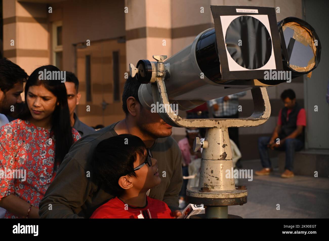 Image of moon through telescope hi-res stock photography and images - Alamy