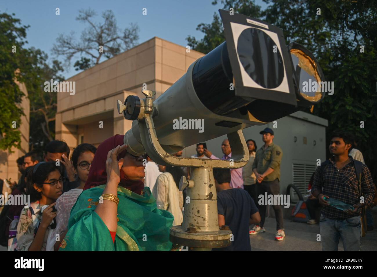 Image of moon through telescope hi-res stock photography and images - Alamy