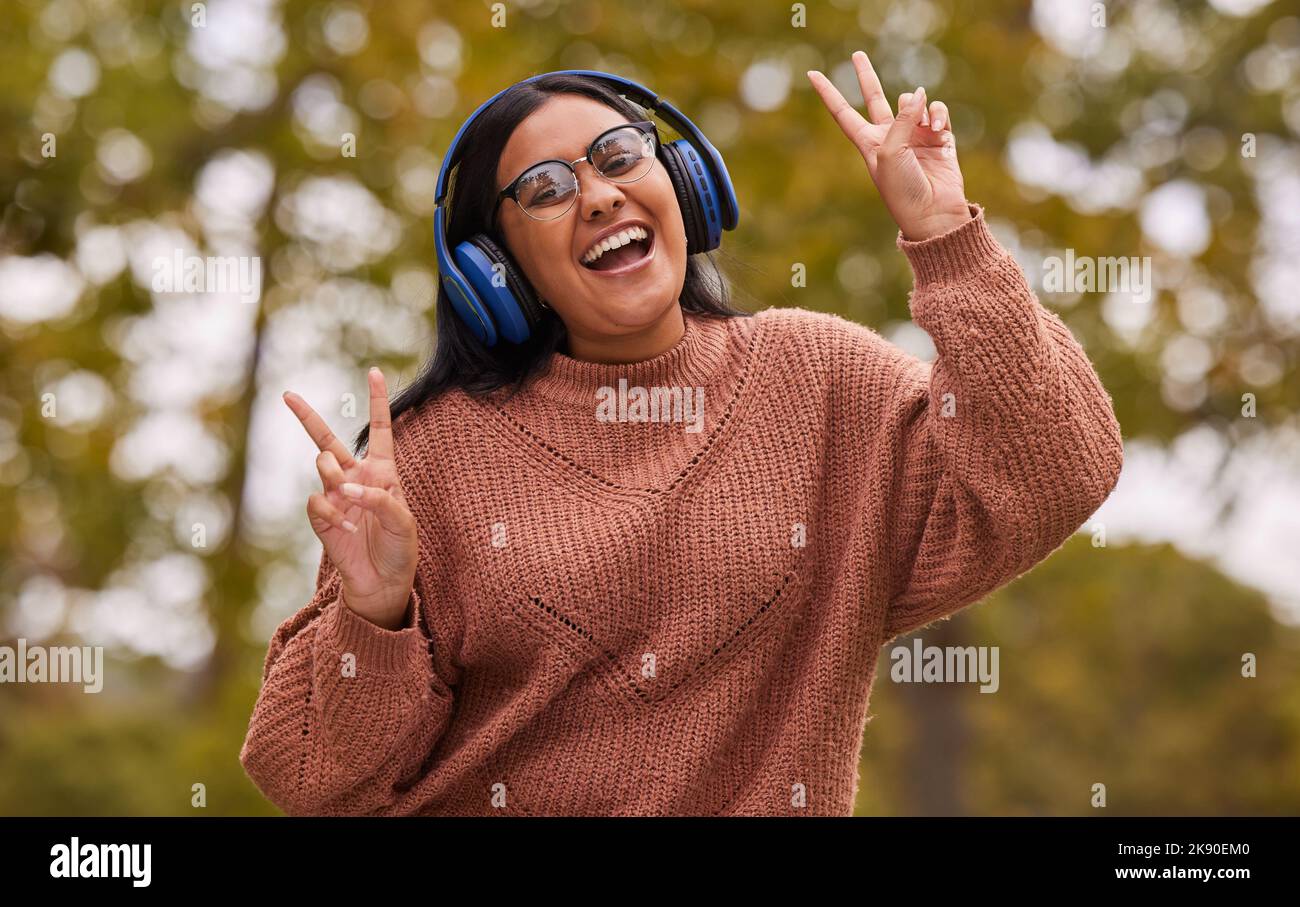 Hand smile in hand hi-res stock photography and images - Alamy