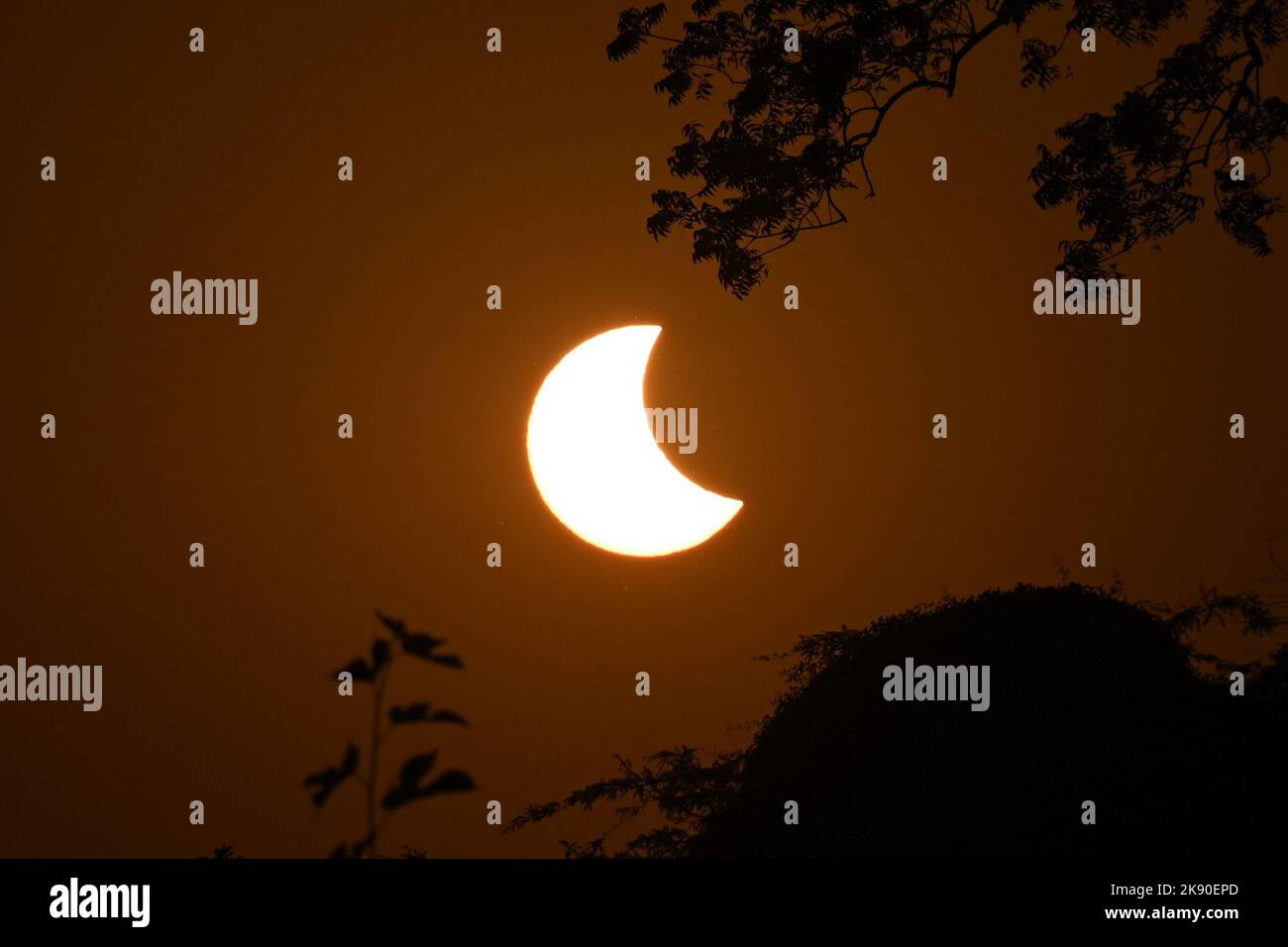 New Delhi, Delhi, India. 25th Oct, 2022. A view of Partial Solar ...