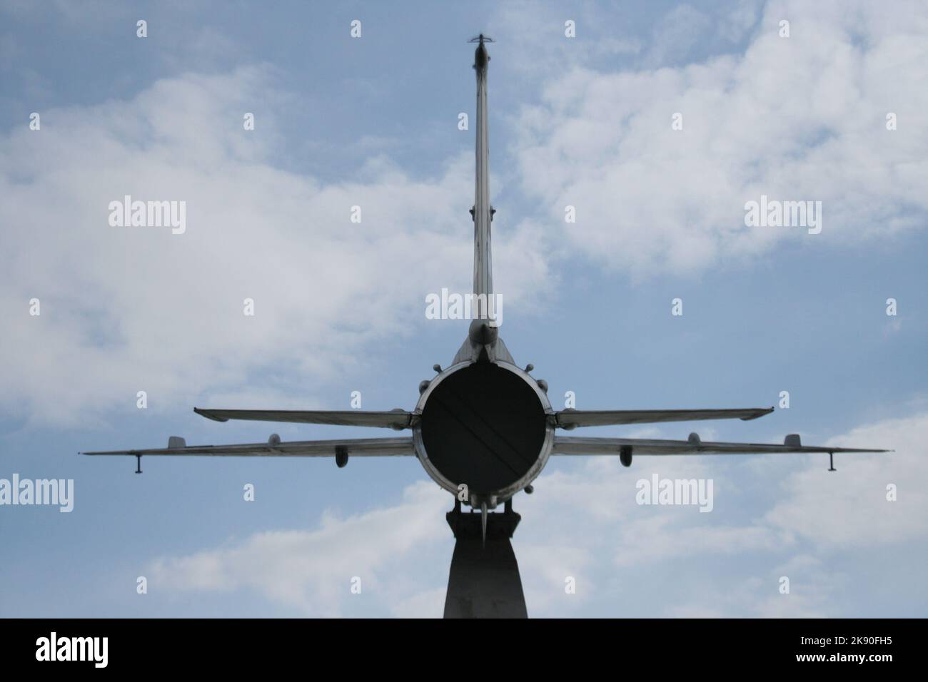 Dynamics f 16 fighting falcon hi-res stock photography and images - Alamy