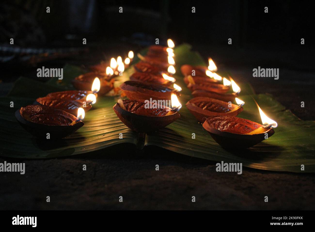 Kolkata, West Bengal, India. 25th Oct, 2022. People of Kolkata are ...