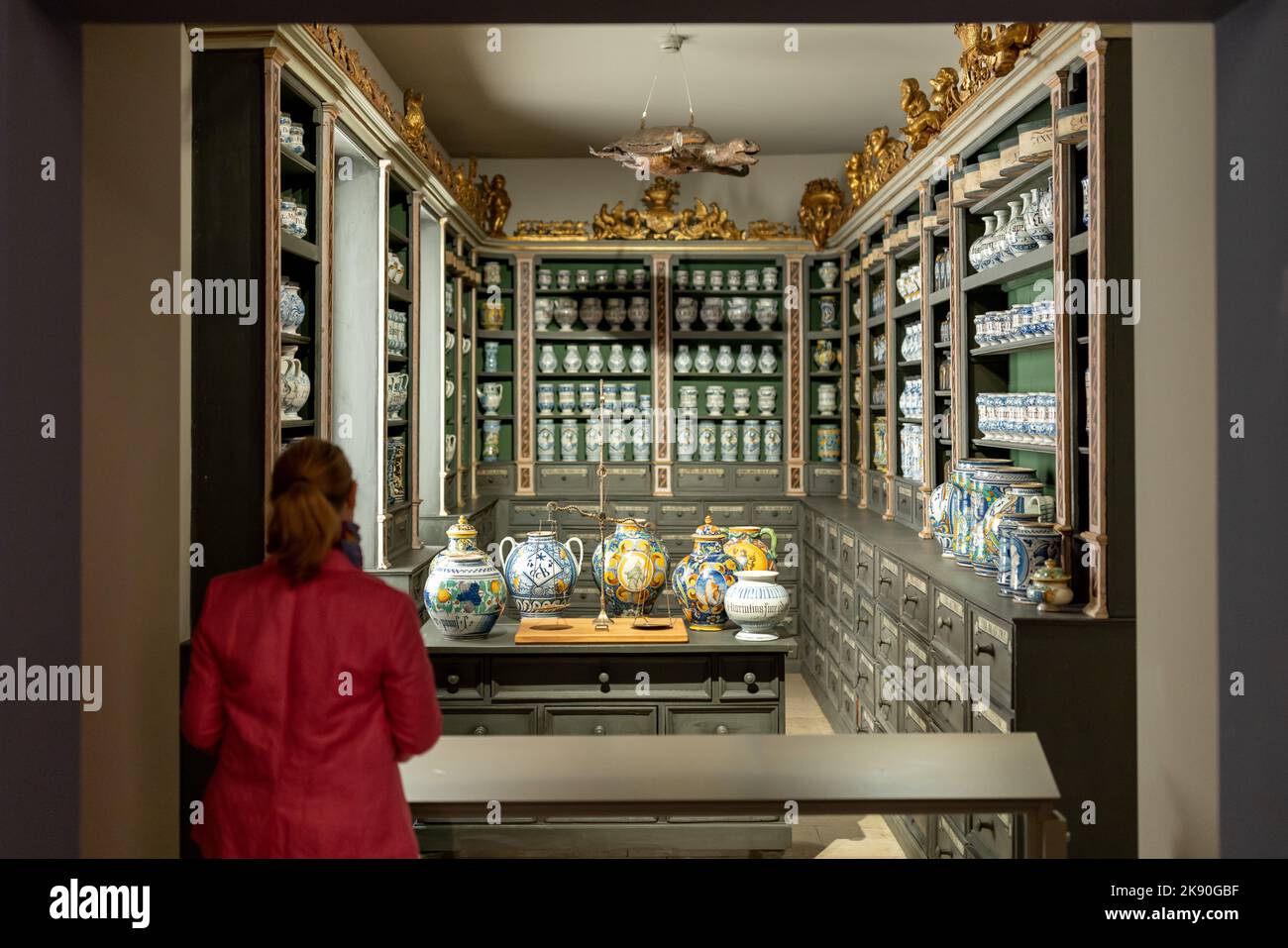 16th century medical instruments hi-res stock photography and images ...