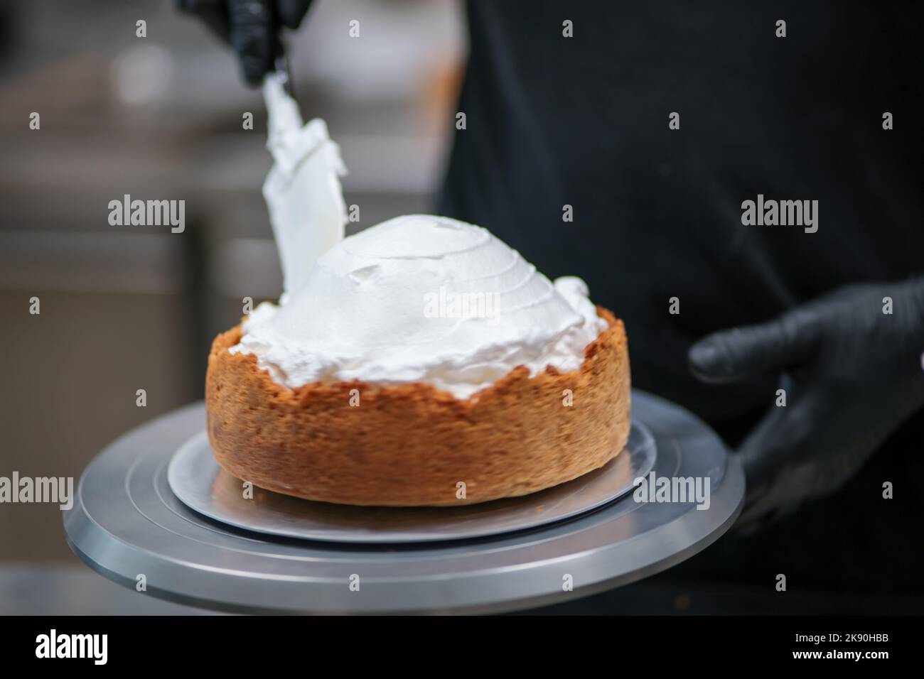 catering chef preparing key lime pie in pro kitchen Stock Photo - Alamy