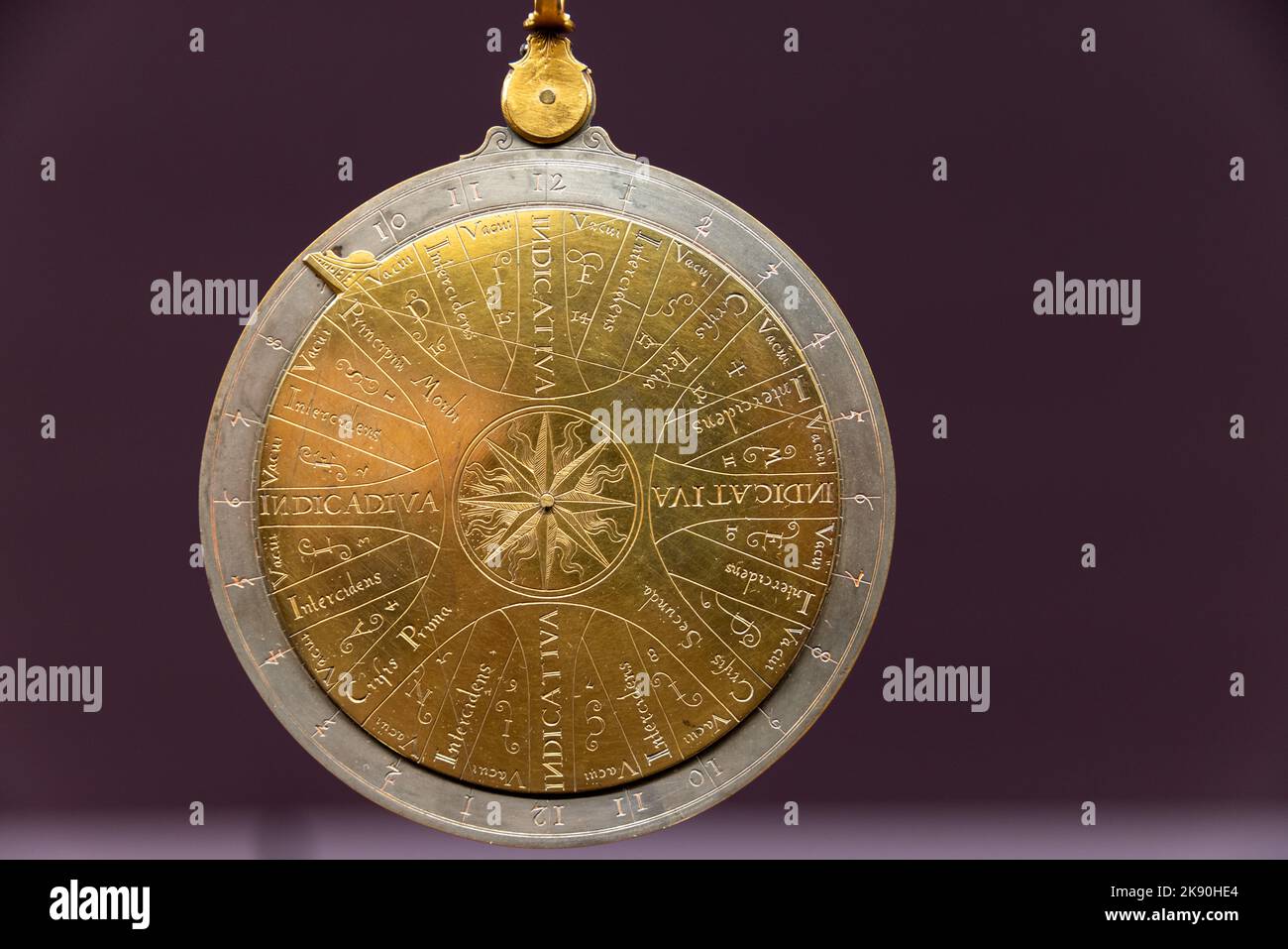 16th century medical instruments hi-res stock photography and images ...