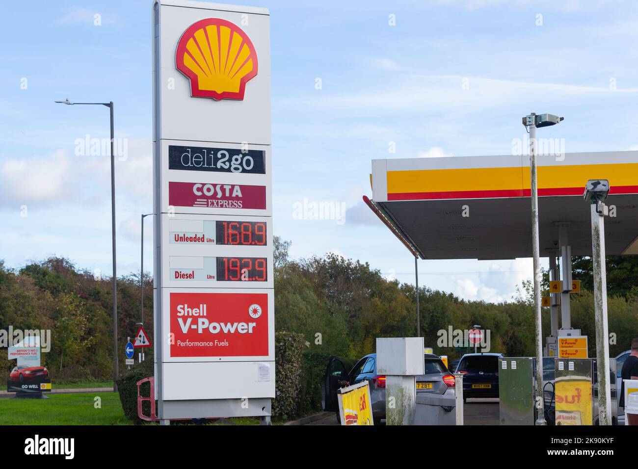 Brenzett, Kent, UK. 25th Oct, 2022. Cost of living, price of fuel. The ...