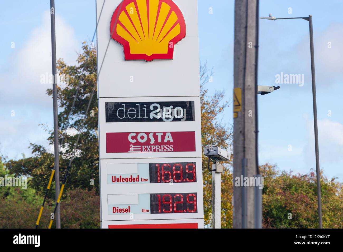Brenzett, Kent, UK. 25th Oct, 2022. Cost of living, price of fuel. The ...