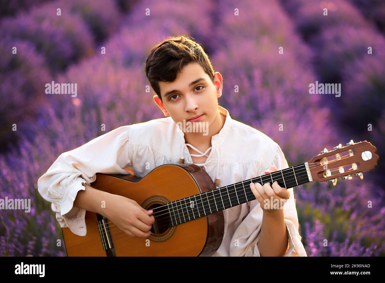 Model in lavender field hi-res stock photography and images - Alamy