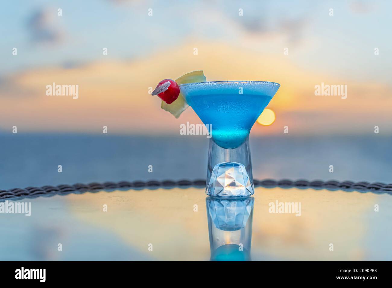 Cocktail sunset sea view hi-res stock photography and images - Alamy