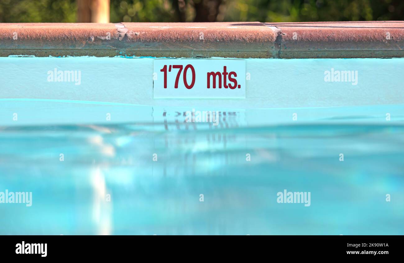 Pool depth sign at the edge of the swimming pool - 1'70 mts Stock Photo ...
