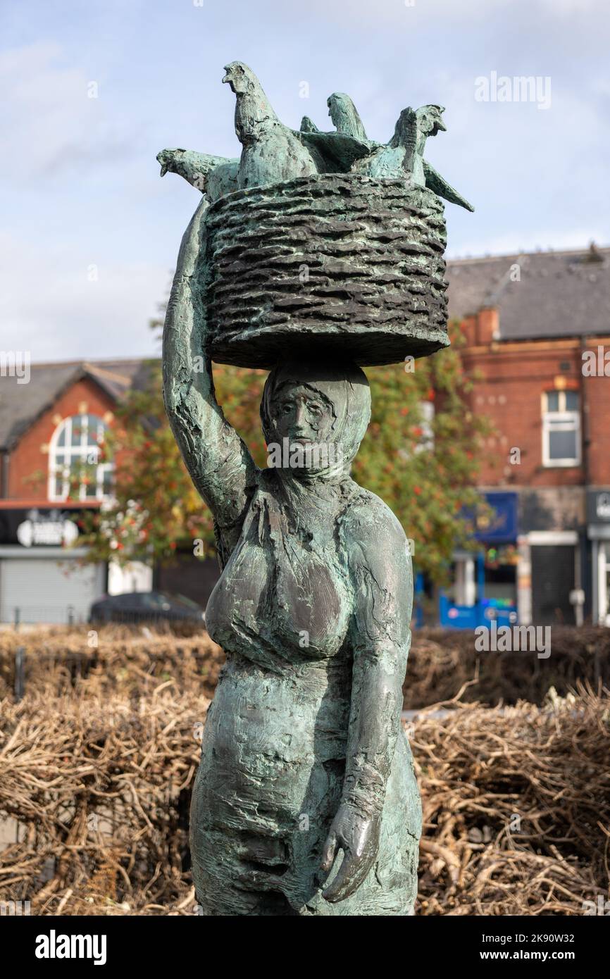 'Market Woman' by Hans Schwarz, a bronze sculpture of a Roman woman ...