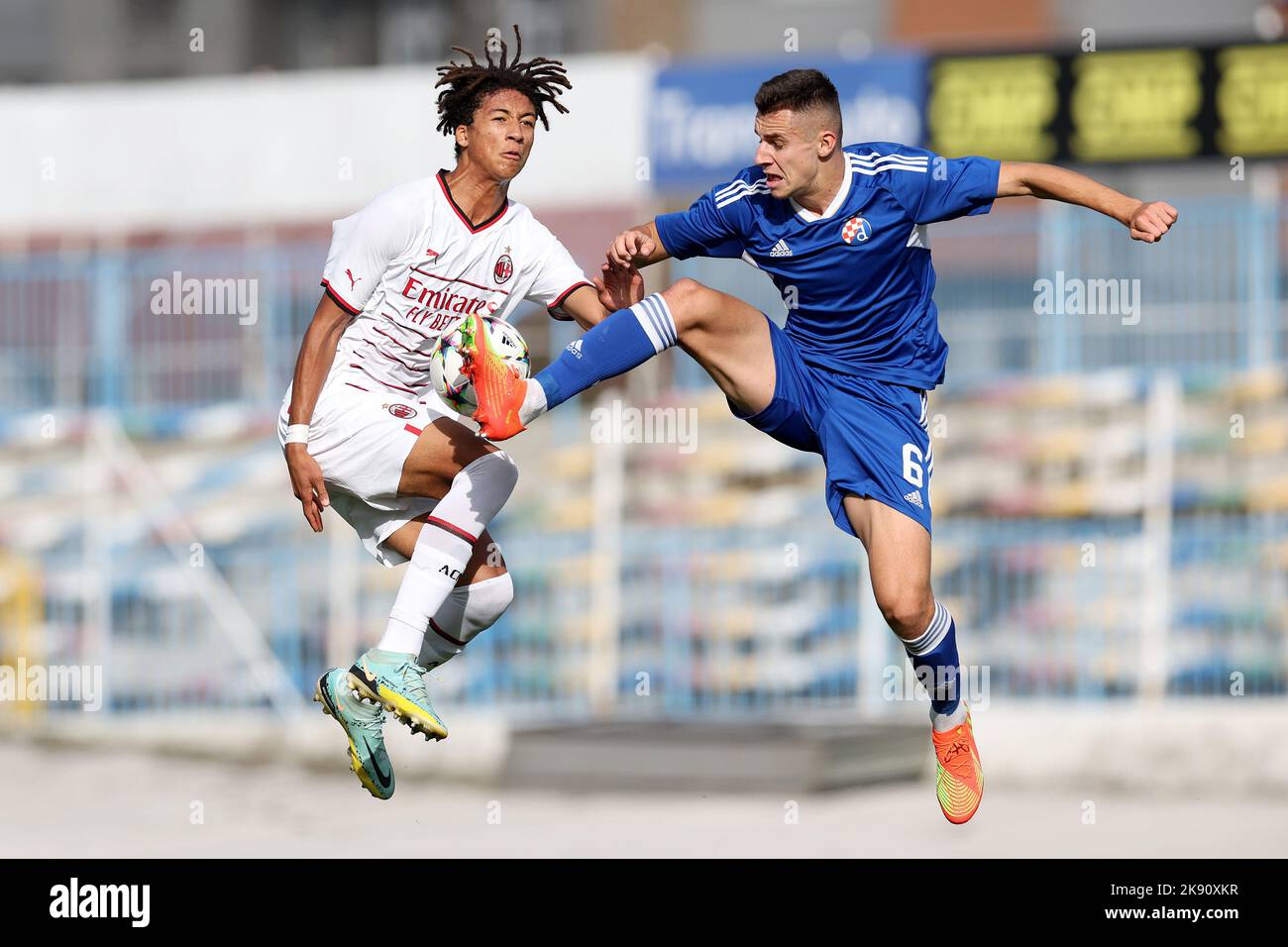 Kevin Zeroli of AC Milan battles for possession with Anes Krdzalic of ...