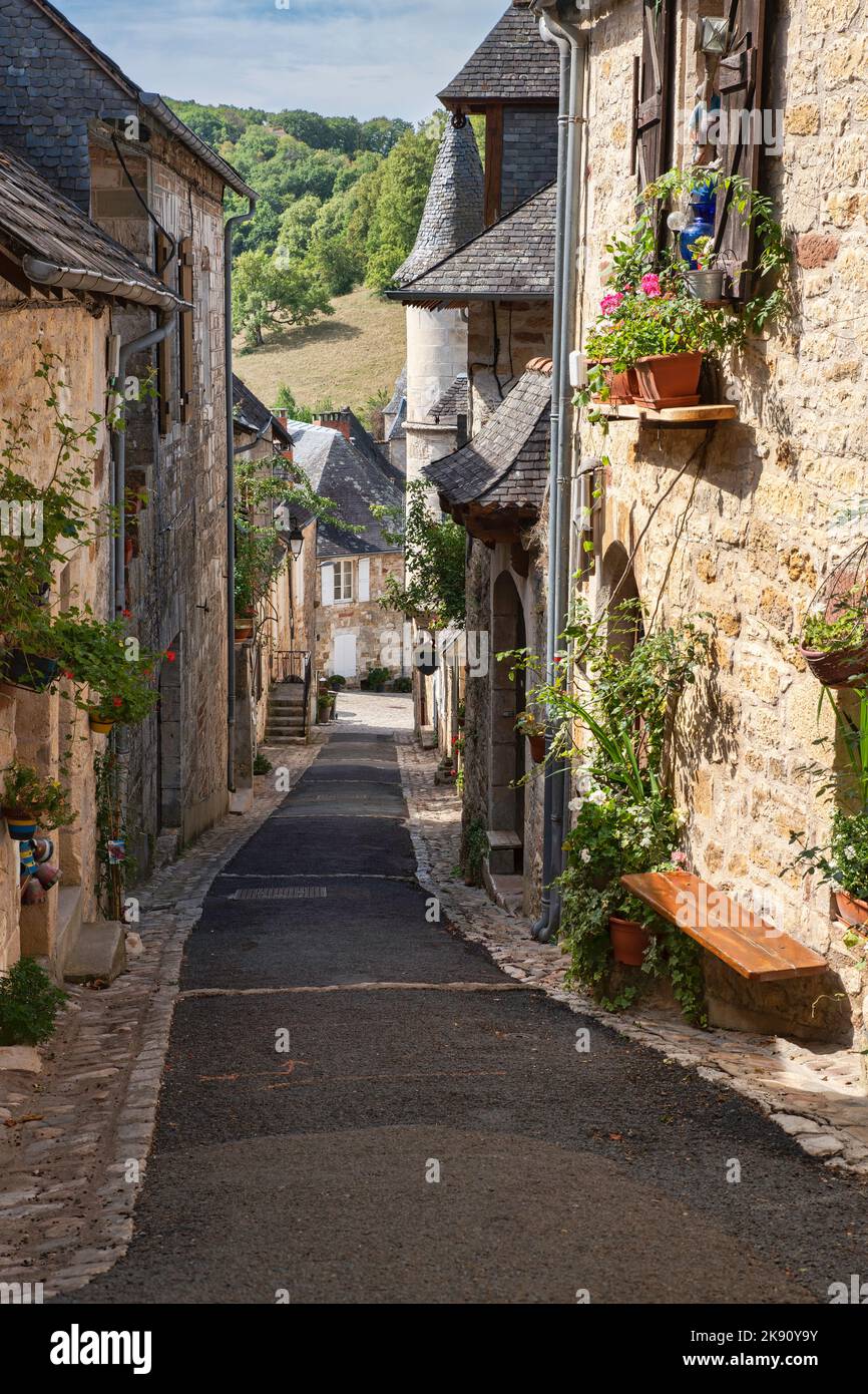 Limestone houses hi-res stock photography and images - Alamy
