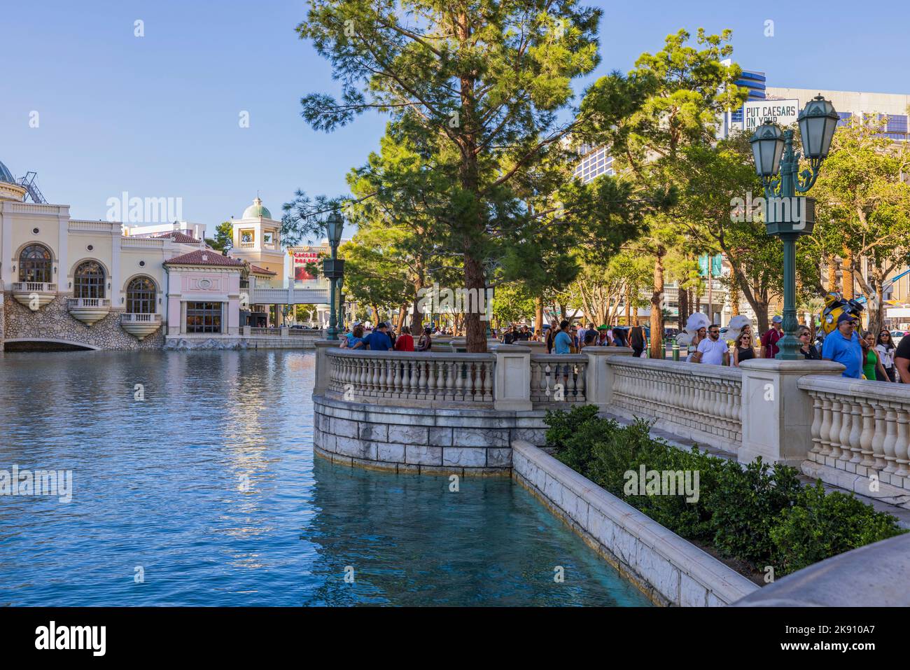 Beautiful view of man-made lake located in front of Bellagio hotel, Las ...