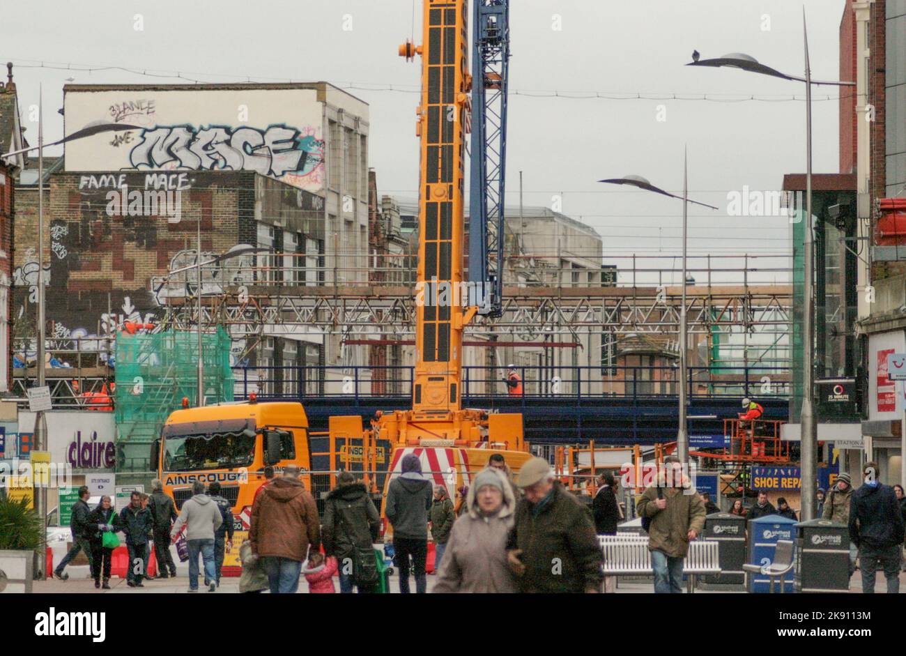The new railway bridge, Southend High Street, UK, being installed Stock ...