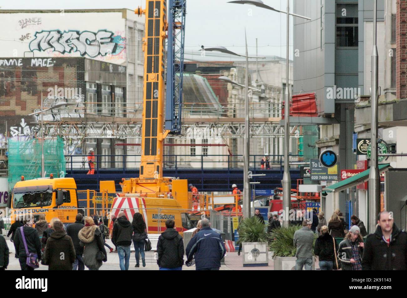 The new railway bridge, Southend High Street, UK, being installed Stock ...