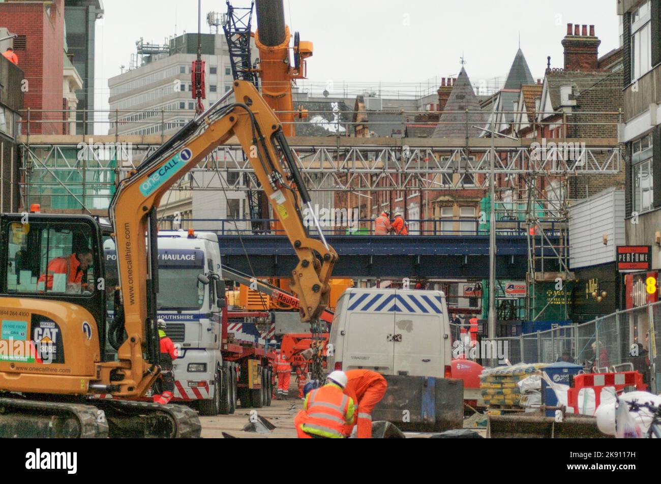 The new railway bridge, Southend High Street, UK, being installed Stock ...