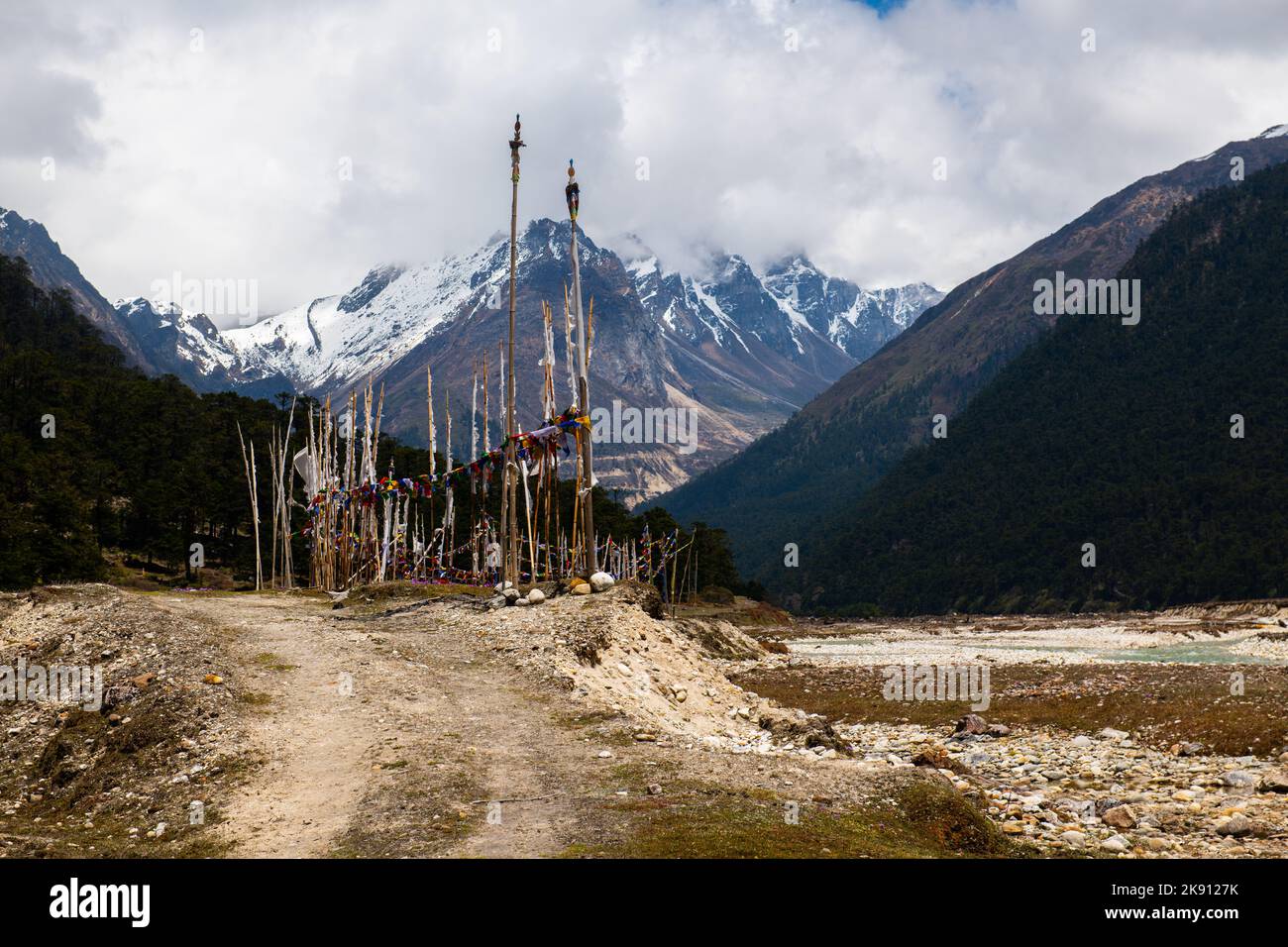 A scenic view of Yumesamdong (Zero Point) valley in Lachung, Sikkim ...